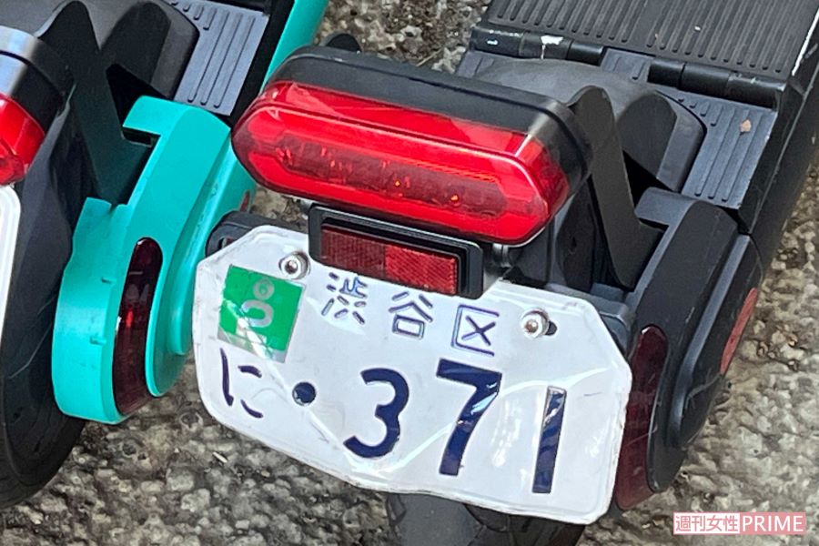 【画像・写真】「ぶっ壊れ率高い」「ナンバーがおかしい」法改正で電動キックボードが大流行も… “違反車だらけ” の批判に最大手の『Luup株式会社』が正式回答 | 週刊女性PRIME