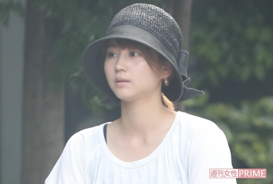 堀北真希の“ピンク髪”が「子どもを守るため?」で話題に!「黒髪はナメられる」痴漢や“ぶつかり男”卑劣行為の対策で「ハデ髪」変身女子が急増中(3ページ目) 週刊女性prime