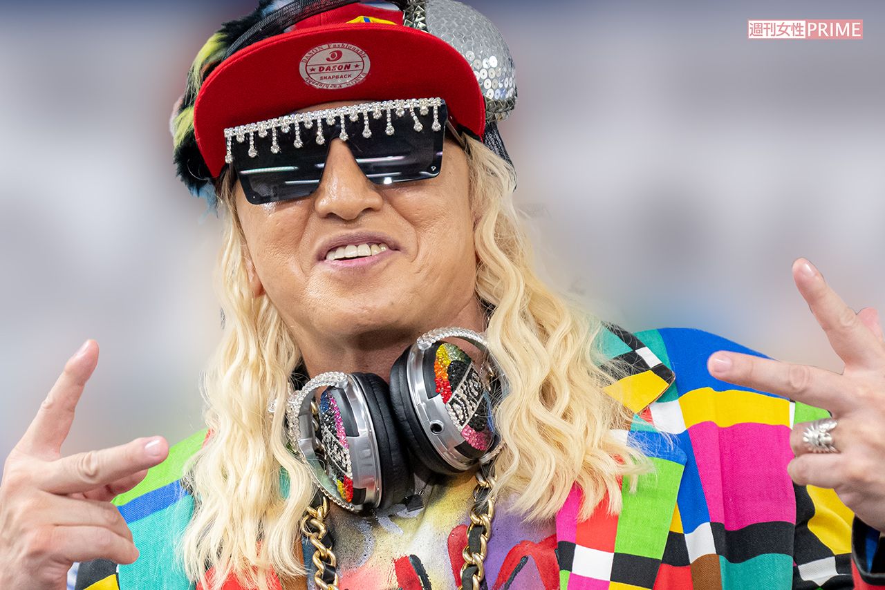 DJ KOOの娘と思しきアカウントがXで大学院卒業を報告、投稿した家族写真にボカシ入れるも「モザイク貫通してて笑う」（2ページ目） | 週刊女性PRIME