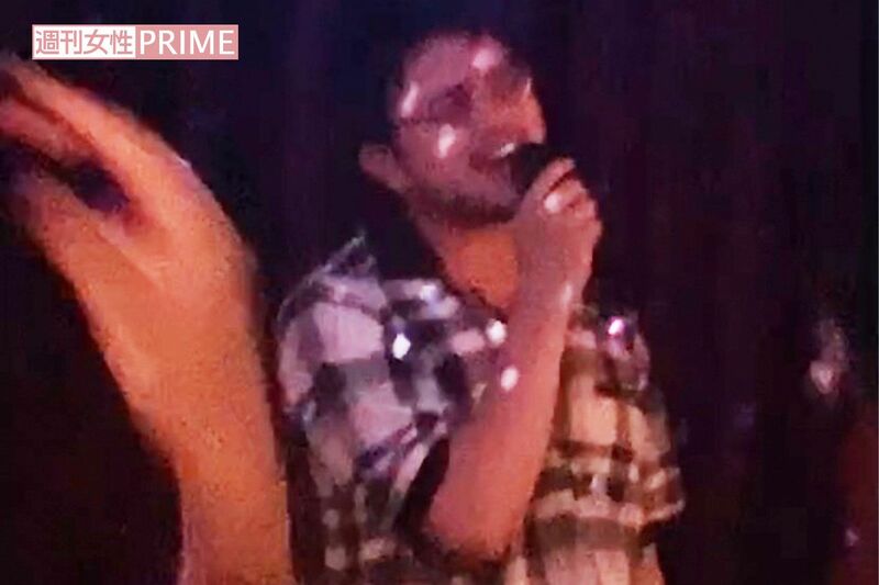 『King Gnu』井口理のカラオケバー伝説！名曲「白日」を熱唱で激アツな展開、店内の客全員にテキーラをおごって会計までした“太っ腹すぎる過去”（3ページ目） | 週刊女性PRIME