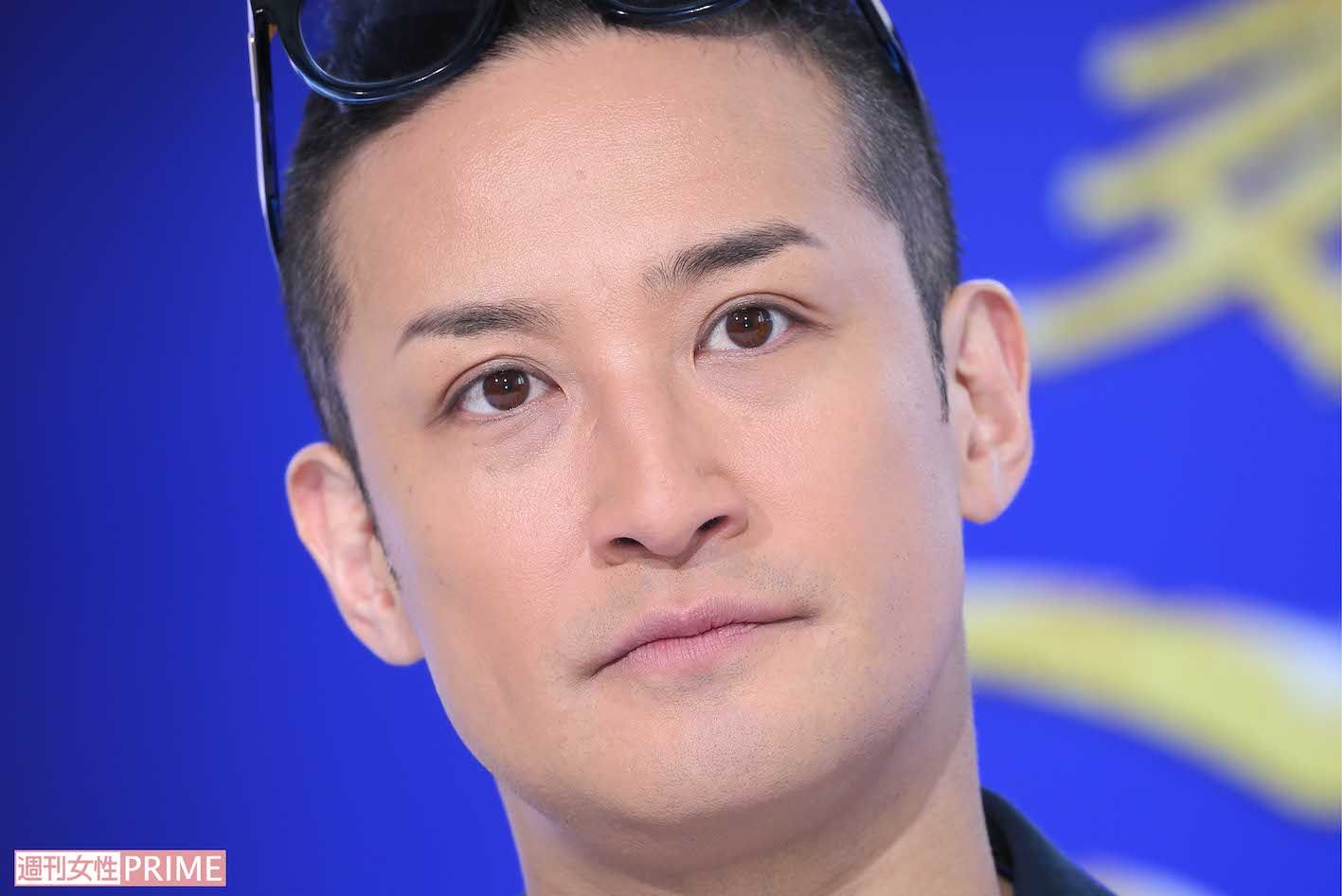 TOKIO・松岡昌宏「イカつい」金髪丸刈り近影が「完全に松本人志」と話題、明かしていた“髪型モデル”（2ページ目） | 週刊女性PRIME