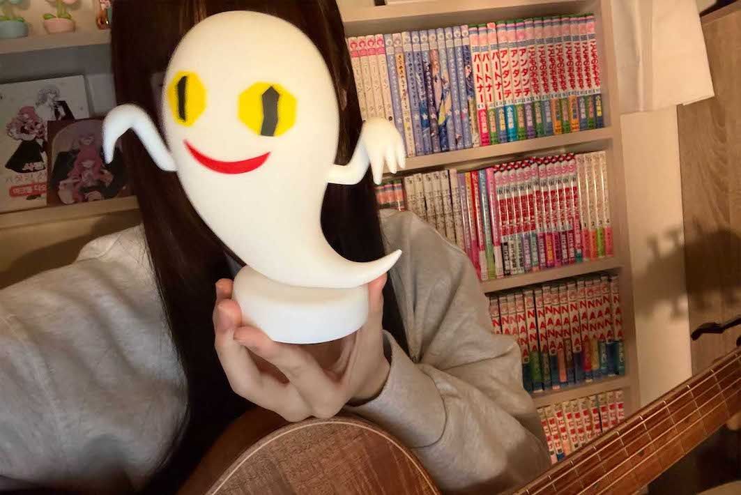 覆面JKシンガーtuki.「キスしました」赤裸々恋愛トークで「黒歴史量産しててイタい」止まぬ暴走にドン引き（2ページ目） | 週刊女性PRIME