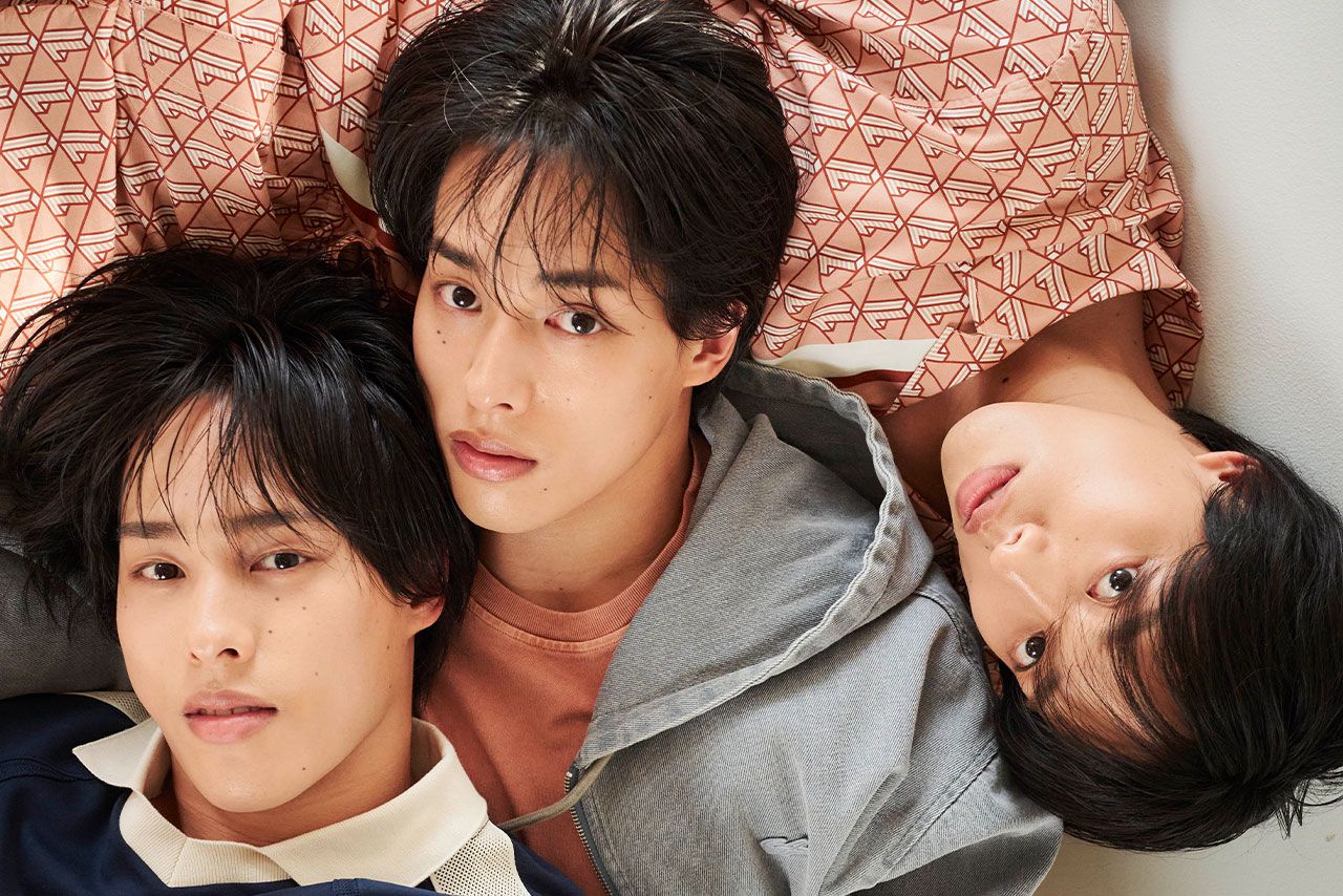 SNS総フォロワー330万人の『佐藤三兄弟』初写真集が発売「母に“3人産んでよかった”と思ってもらいたい」 | 週刊女性PRIME