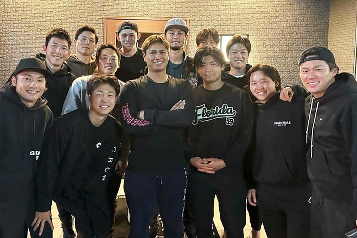 【WBC・侍ジャパン強化合宿】ダルビッシュ有の“ダル塾”に、佐々木朗希ら投手が続々入門の“兼任コーチ”状態 吉井理人らコーチの立場を心配する声 | 週刊女性PRIME